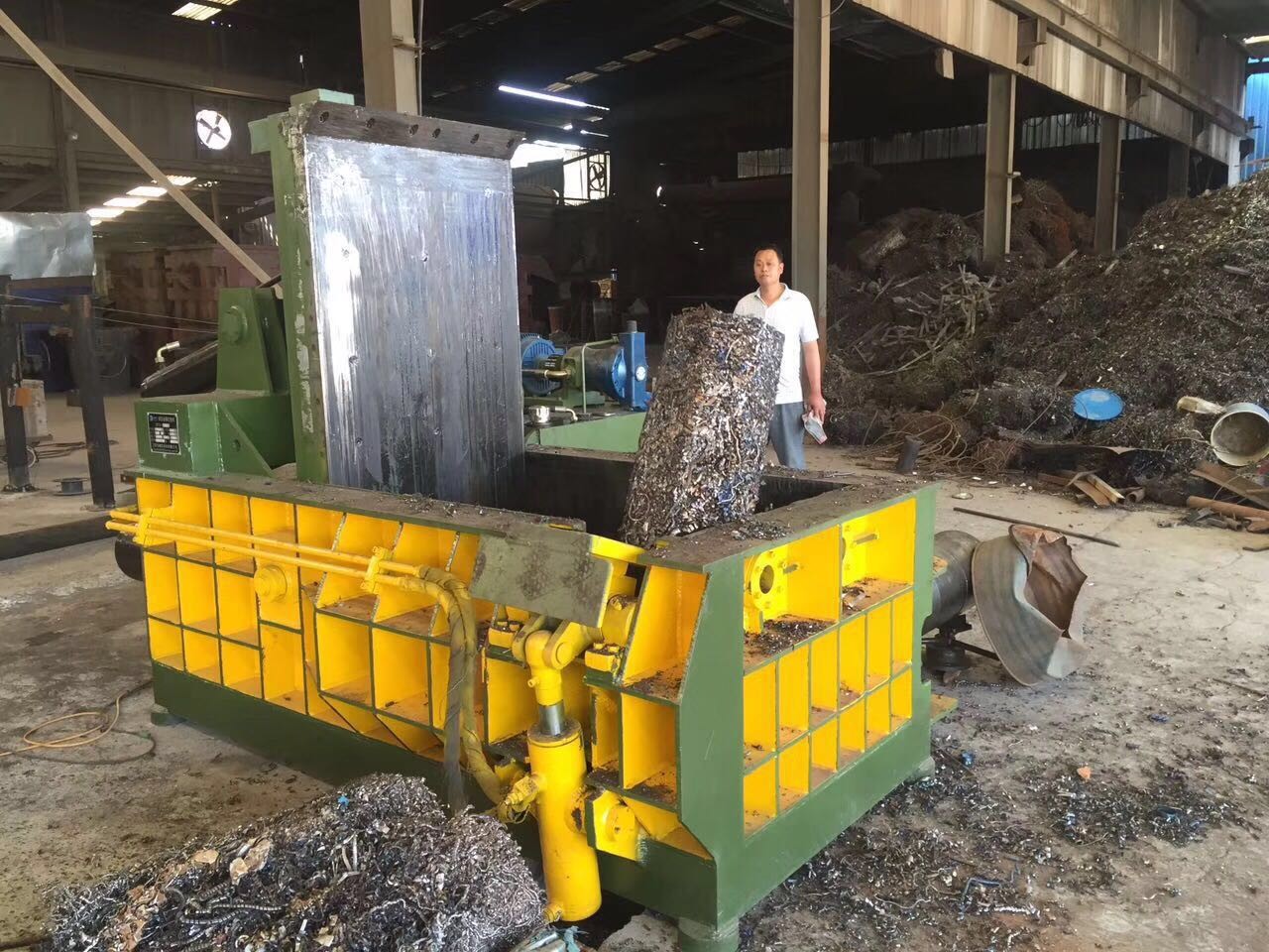 Horizontal Portable Scrap Metal Balers 125T Main Cylinder Force Support